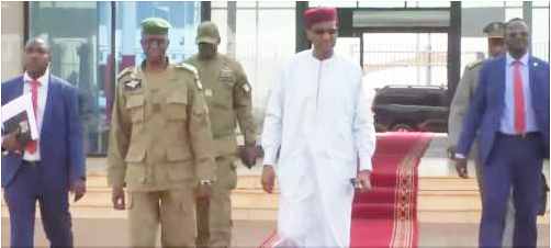 Le Premier Ministre du Niger, Ali Mahaman Lamine Zeine Assiste à l ...