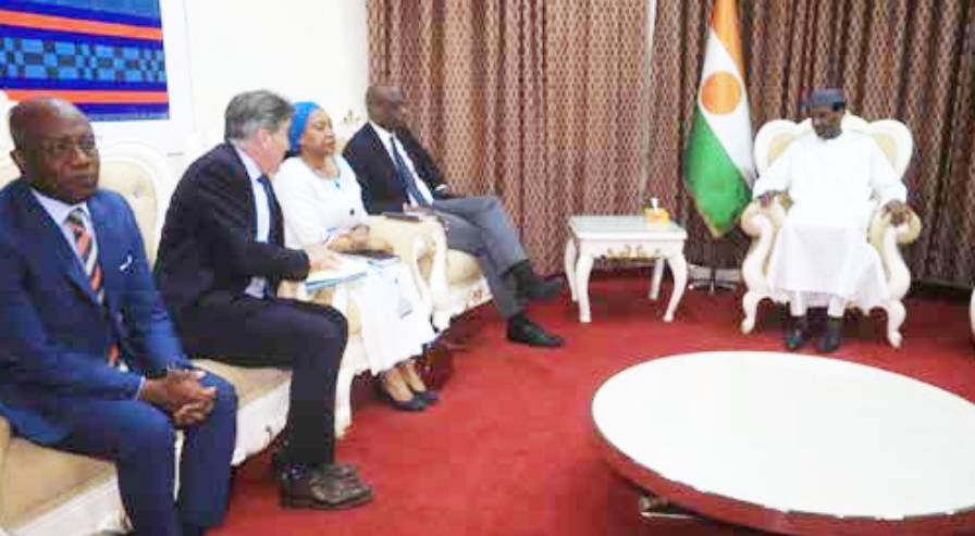 Au cabinet du Premier ministre : M. Ali Mahaman Lamine Zeine reçoit le ...