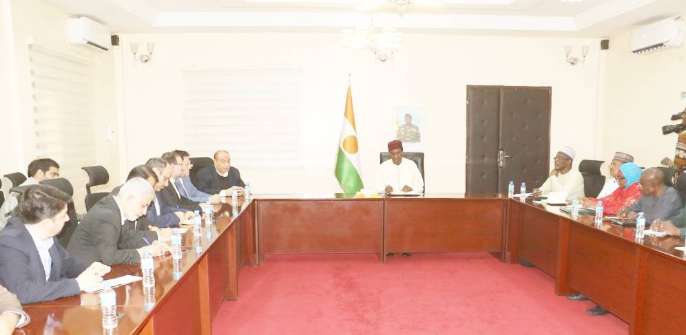 Au cabinet du Premier ministre : M. Ali Mahaman Lamine Zeine reçoit le ...